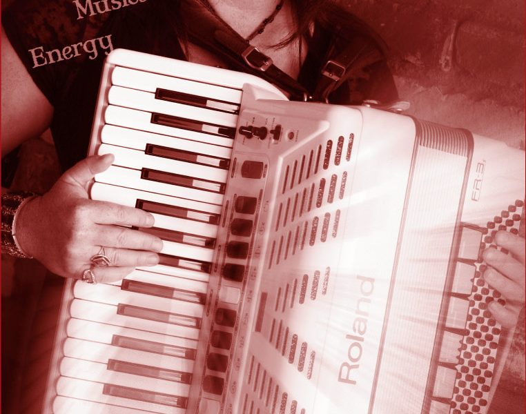 Sharon Whyte: Mistress of Musical Energy | San Diego Troubadour